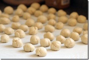 Cinnamon Bubble Buns - Sprinkled with Flour
